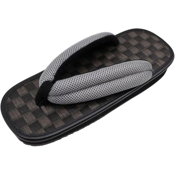 バリエーションコード : 2BUDLYT3DI奈良の老舗ブランド「信貴」?1963年創業、職人仕上げの国産雪駄。通気・速乾フットベッド?市松畳／ジュート／ラタンメッシュなど多彩。軽量EVAゴム底?ハニカムパターンで静音＆グリップ力向上。肌当...