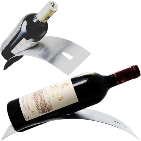 「飾ることで、ワインに物語が生まれる」このワインホルダーは、1本のワインを美しく引き立てるために設計されたステンレス製のディスプレイスタンドです。緩やかに湾曲したフォルムがボトルをやさしく支え、まるで宙に浮かんでいるような印象に。ラベル面が...