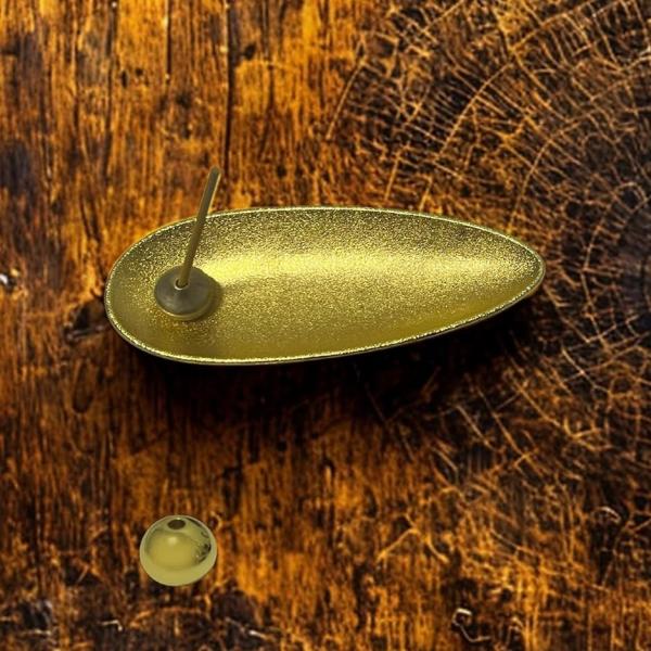 バリエーションコード : 2BUDY15VXW「セット内容」香皿x1、スタンドx2（壺頸型／滑球型）「選べるカラー」ゴールド／シルバー／ブロンズ（全3色）「サイズ」皿：約11cmx4cmx高さ1.5cm、スタンド：直径約1cm「重量」皿 約...