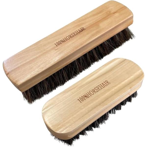 バリエーションコード : 2BUHF2WRLH「パッケージ」馬毛ブラシ大サイズ・小サイズの２個セットです。さまざまな革製品のお手入れ・仕上げにお使い頂ける、やわらかな天然馬毛ブラシです。「概要」天然の馬毛100％使用したハンディータイプの馬...