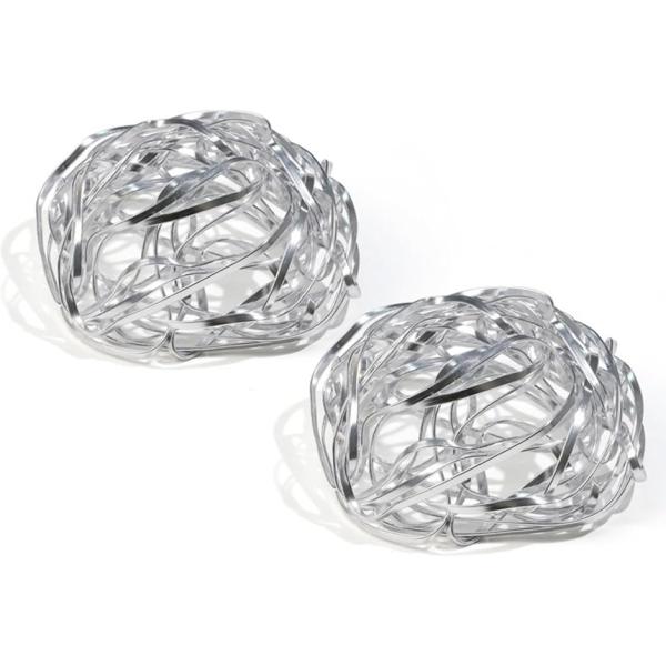 自由に形を変える事が出来るアルミニウム製の剣山です。使い方簡単、ワイヤーの隙間にお花を挿し込んで活けるだけ。通常の剣山と異なり、お好きな形に変形が可能なので花材の太さや花瓶のサイズ、配置に合わせてぴったりフィット。生け花やフラワーアレンジメ...