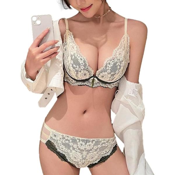 バリエーションコード : 2BULIXDV0Iこのセットは、しっかりした谷間を作り出す内蔵パッドを備え、ホールド力も抜群です。透け感のあるショーツは美しさとセクシーさを兼ね備え、ナイトブラとしてもご利用いただけるため、様々なシーンで活躍しま...