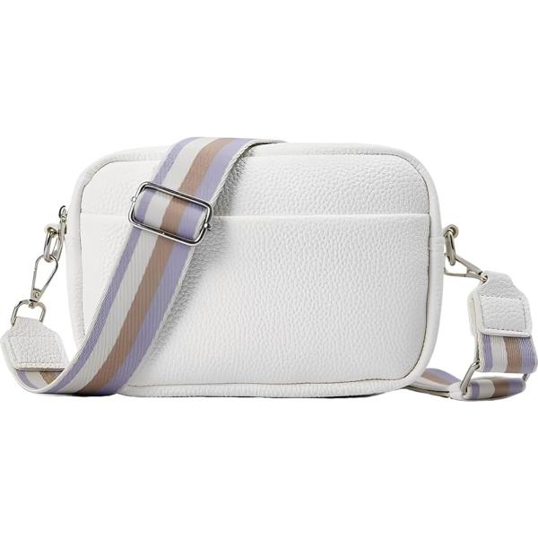 バリエーションコード : 2BUQUV88XF＊普段使いにもってこいのシンプルで上品なデザインなショルダーバッグ＊コンパクトながらも収納力抜群で、ちょっとしたお出かけや日常使いに最適なサイズ感＊上質なシボ加工フェイクレザーを使用しており、高...