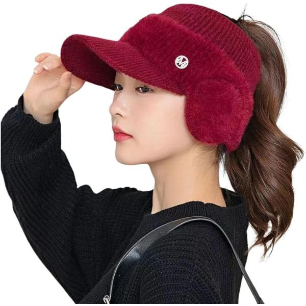バリエーションコード : 2BUWUR9FFD「暖かくおしゃれなデザイン」 ふわふわの耳あて付きニットサンバイザーは、見た目のかわいらしさだけでなく、防寒・保温性にも優れています。寒い季節のおしゃれなマストアイテムです。「紫外線対策にも」 ...