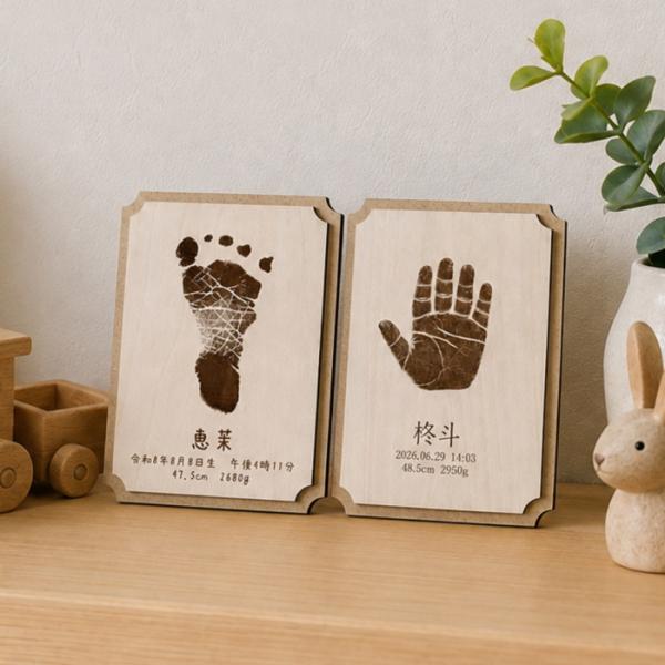 〜赤ちゃんの手形・足形 木製スタンド〜■Reareaオリジナル商品■□シワまで見える繊細な彫刻□LINEでやりとり簡単制作□特別感があり、内祝いや敬老の日にもオススメ♪□ナチュラルで可愛い木製□彫刻なので、プリントの様に剥がれる心配なし◆オ...