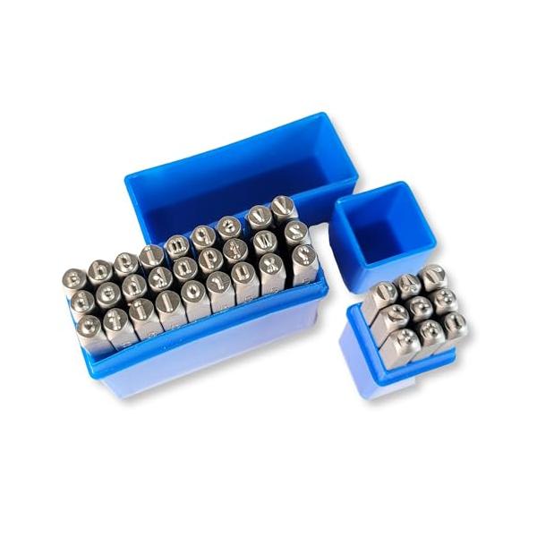 「商品情報」「主な仕様」英数字36本セット ： 英字（a〜z・?）27本＋数字（0〜8、6と9兼用）9本の計36本セット。あらゆる刻印に対応。多用途に対応 ： 鉄・銅・アルミ・真鍮・シルバーなどの軟質金属や、革・レザーにも簡単に刻印可能。簡...