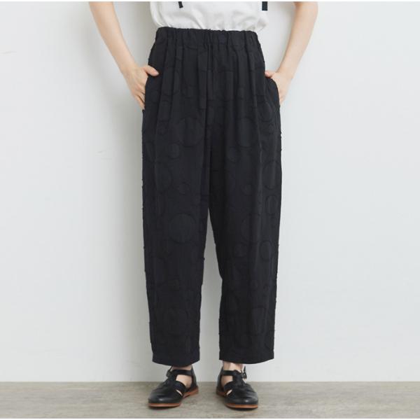 ----------------------------------------------------------bulle de savon ランダムドット ジャカード タックパンツランダムに散らばったドットのカットジャカード。生機を小...