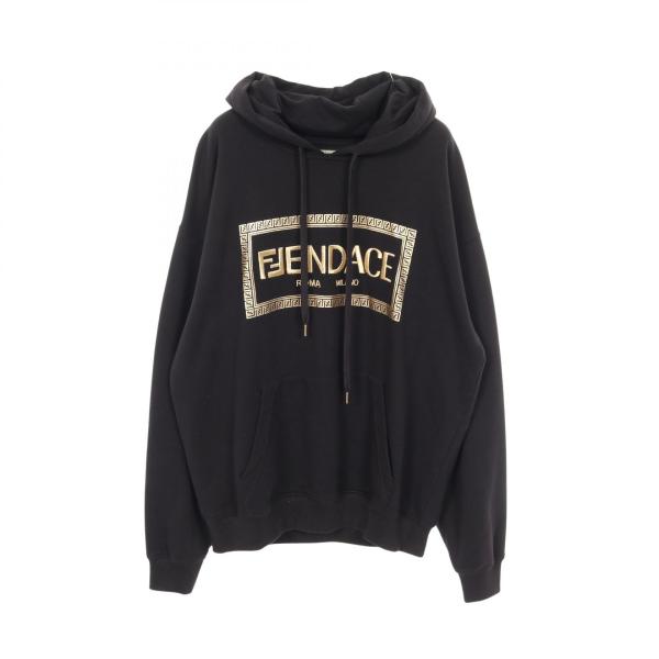 【商品番号】2106800597134【ブランド】FENDI【商品名】フェンディ FENDI FENDI × VERSACE FENDACE メドゥーサ ロゴ刺繍 フーディ パーカー 衣料品 トップス コットン ブラック系 【中古】【査定結...