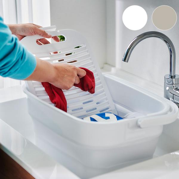 【発売日：2026年02月16日】【商品説明】コンパクトに折りたたみできる！やわらか素材のつけおき洗いバケツ。ぬるま湯の温度をキープできるフタ付き。落し蓋にもなる洗濯板付き。洗濯板（落し蓋）の高さは4段階で調節可能。水に浮きがちな靴も、しっ...