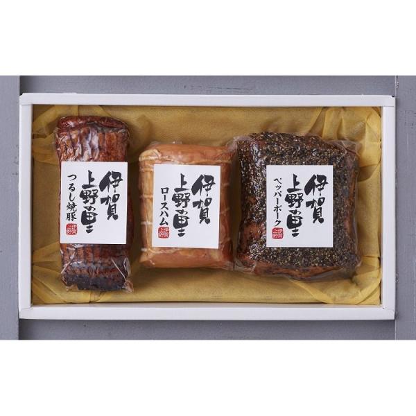 【発売日：2024年04月11日】【商品区分】食品【保存方法】冷蔵【原材料(アレルギー表記含む)】【つるし焼豚】豚ばら肉（輸入）、還元水あめ、しょうゆ（小麦・大豆を含む）、乳たん白、みりん、はちみつ、香辛料／リン酸塩（Na）、カラメル色素、...