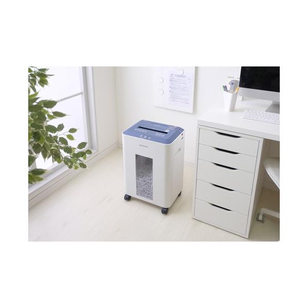 【発売日：2023年11月21日】【商品スペック】特長●CD/DVD/プラスチックカードも細断できます。●移動に便利なキャスター付きです。●5回に1回自動で刃部分の裁断くずを落とすオートクリーニング機能付です。用途仕様●細断最大枚数(枚)(...