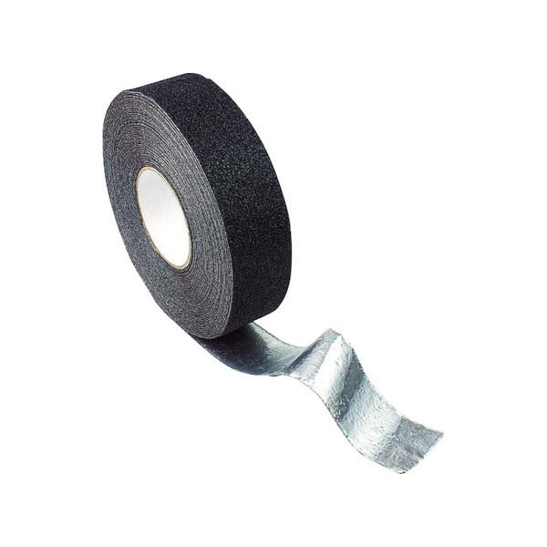【発売日：2023年12月13日】【商品スペック】特長●厚みのある滑り止めテープで高い耐久性を発揮します。●Afera（欧州粘着テープ協会）の基準を満たした粘着強度で過酷な環境にも対応します。●表面の砥粒が大きく、泥や砂が目詰まりしにくく安...