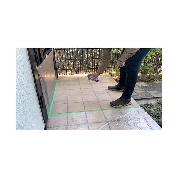 【発売日：2023年11月13日】【商品スペック】特長●骨材配合型スプレーの為簡単に施工できます●各種素材に強固に密着●石材、タイル、各種鉄部、木材、塗床、塩ビなどに使用可能●滑り止め専門メーカーが研究開発した商品です●クリア色半艶タイプ●...