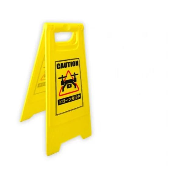 【発売日：2025年05月21日】特長●ドローン飛行中である事を警告する専用サインボードです。●ドローンマークを強調したデザインにより、周囲へ強く注意を喚起します。●設置の利便性を重視し、軽量素材のポリプロピレンを採用。どなたでも簡単に持ち...