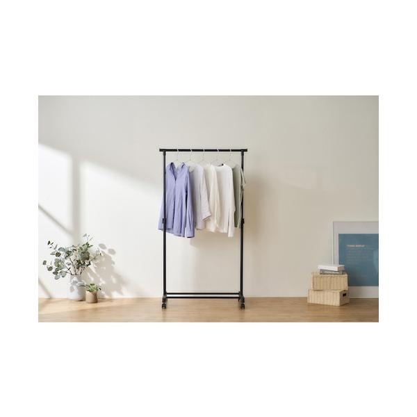 【発売日：2023年11月13日】【商品スペック】特長●ブラック塗装仕上げでインテリアに馴染みやすいパイプハンガーです。●安定感抜群で、たくさん掛けられます。●ハンガーパイプの高さは約87.5〜150cmの間で、無段階調整可能です。●服の丈...