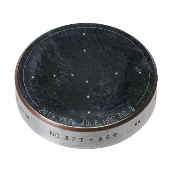 【発売日：2025年05月22日】特長●ロックウェルＣ硬さ基準片です。仕様●硬度：HRC30●サイズ：φ64×15仕様２●JIS規格：JISB7730原産国：日本