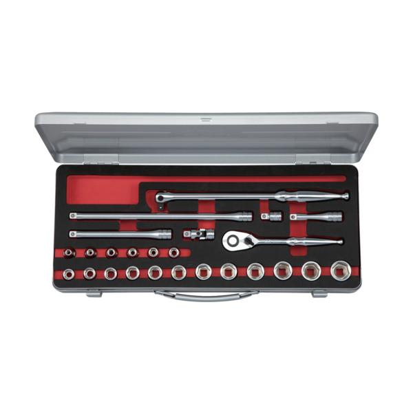 【発売日：2025年05月21日】特長●自動車整備・機械整備に最適です。●ユーザーニーズに合わせた入組内容、使い勝手を考えたレイアウトです。●9.5sq.ラチェットハンドルは、BR390（90枚ギア）を採用しています。●工具管理に便利な発泡...