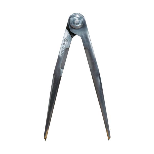 【発売日：2025年05月28日】特長●先端に硬い素材もしっかりケガける超硬チップ付です。●硬質クロムメッキ処理・熱処理等が施された硬い金属にもケガけます。●先端端超硬チップ付なので摩耗しにくく長持ちします。用途●鉄板などに円形をケガく作業...