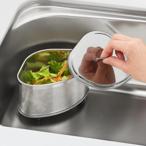 【発売日：2021年10月12日】【商品サイズ】全幅17.9×奥行12.4×高さ10.8cm【材質】本体・フタ/18-8ステンレス脚ゴム/合成ゴム【生産国】日本【製品重量】198g【商品説明】丈夫なステンレスパンチング板仕様のコーナーポット...