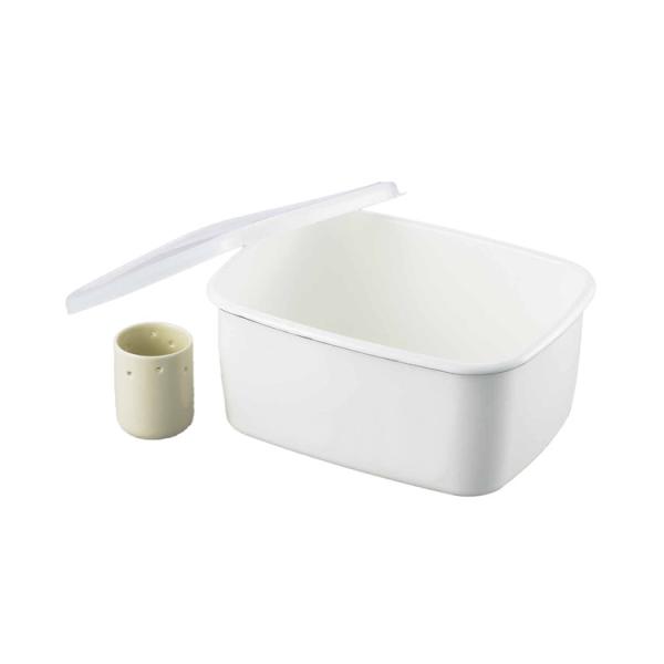 【発売日：2026年03月16日】■商品説明ご家庭で手軽にぬか漬けが作れるホーロー製の容器です。冷蔵庫内にすっぽり入る角型タイプ。野菜から出る余分な水分を取る水取器付です。表面はガラス質で、食材の味を変えにくく、匂いも移りにくく、お手入れ簡...