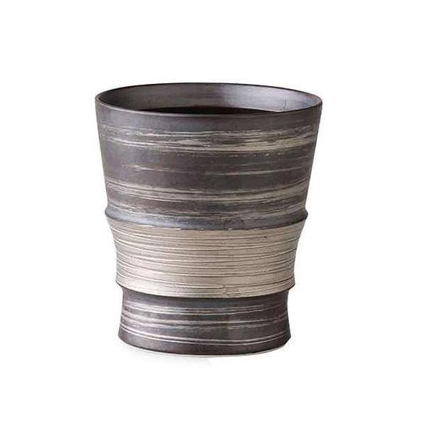 【発売日：2025年07月07日】【商品説明】マットな質感と品のある銀色が重厚な印象を与えます。焼酎や日本酒を飲むときのカップとしてお使いいただけます。このカップは、保温性と保冷性を高めるため、底を高くしておいしさを保つよう作られています。...