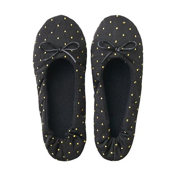 【発売日：2024年11月14日】折りたたんでコンパクトに持ち運べる携帯スリッポン特長・学校行事やお出かけ先、オフィスシーンはもちろん、旅先でも重宝する携帯スリッパ。・刺繍でピンドットを施したデザインです。・巾着、スリッパともに洗濯機で丸洗...