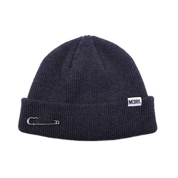 【発売日：2024年11月14日】MCBRYSHORTBEANIEグレー特長●ユニセックスデザインMACKBARRYのアイテムは、全てユニセックスデザイン。シンプルなデザインなので、コーデに取り込みやすいです。●様々なシーンで着用いただけま...