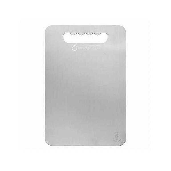 【発売日：2026年02月10日】いつも清潔、チタンの安心。・医療現場でも活躍する金属、チタン。その確かな安全性をご家庭のキッチンに。・におい移りやカビの心配もなく、いつも清潔な状態をキープ。・サッと洗えてすぐ乾く。・軽くて刃当たりも心地よ...