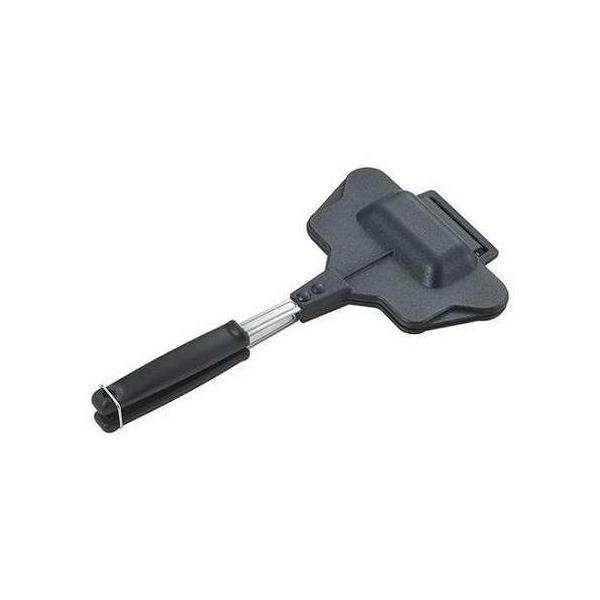 【発売日：2026年02月27日】食パン1枚で焼ける。お手軽ホットサンドメーカー。アルミニウム合金で軽量タイプ。フッ素樹脂加工でお手入れ簡単。横向きに挟んで焼けば、具がたっぷり入る長方形型に。ナナメに挟んで焼くと、耳がサックリ。三角形のホッ...