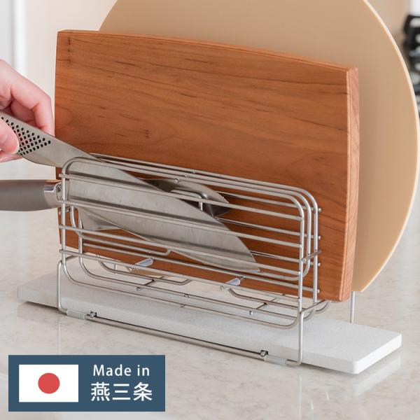 【発売日：2024年11月11日】【商品説明】洗い終わった後、意外と置き場所に困る包丁とまな板の定位置に。水切りとして使用後、そのまま収納として使えます。モイストレイが水滴を吸収し、徐々に空気中に放出してくれるので、お手入れラクラク。モイス...