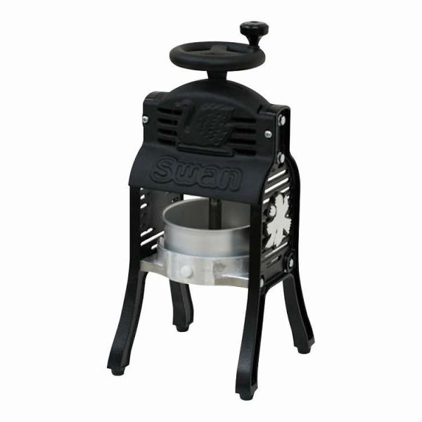 【発売日：2026年02月09日】●駆動方式:手動式●氷削能力:標準0.2kg/分●円盤有効径(mm):120●付属品:製氷カップ1個(容量約500ml)●バラ氷も削れるタイプです。●小さなボディですが掻いた氷は雪のようなフワフワな氷をご堪...