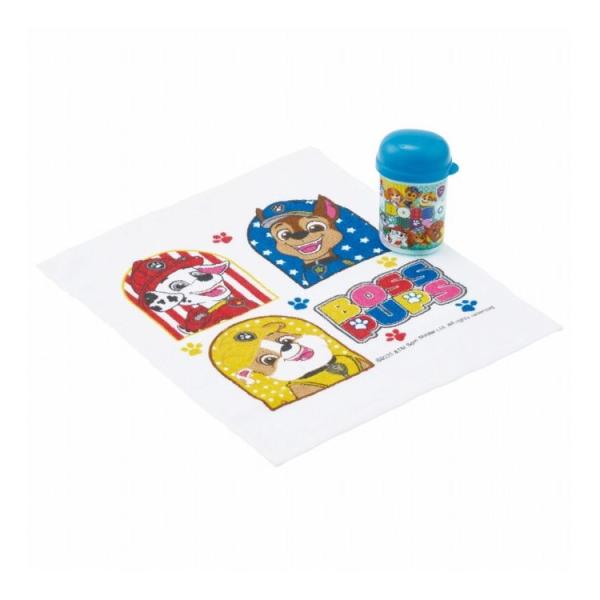 【発売日：2025年11月17日】【商品詳細】行楽や普段使いに便利なおしぼりとケースのセット。濡れたおしぼりを凍らせてお弁当と一緒に持つと保冷剤代わりになっておすすめです！名前シール付き。【商品サイズ(約)】ケース：60×50×108mmお...