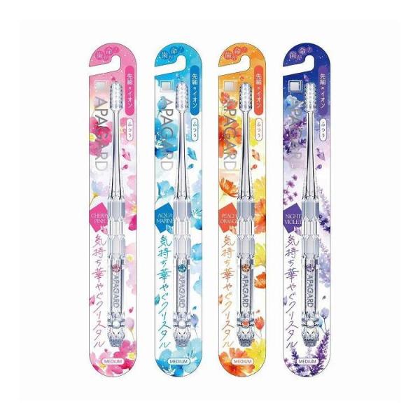 【発売日：2026年03月31日】【商品詳細】クリスタルをイメージしてカッティングした美しいハンドルに一粒の輝くクリスタルをあしらった華やかな歯ブラシです。好きな色に出会えるカラーバリエーション全４色。独自のアパタイト毛（抗菌剤アパサイダー...