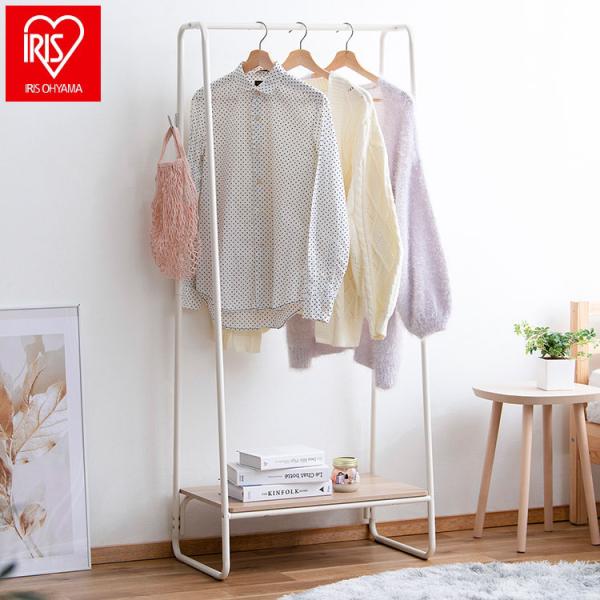 【発売日：2023年12月14日】■商品説明シワなく衣類を収納するのに適したデザイン性のあるスタイルハンガーです。ハンガーパイプには衣類をかけて収納し、棚板には帽子やカバンなどのファッション小物の収納ができます。●耐荷重(約)：全体20kg...