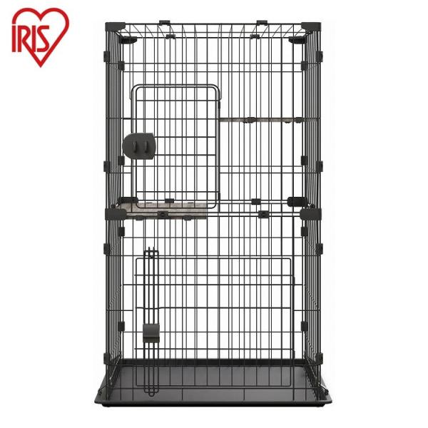 【発売日：2024年04月09日】【商品説明】愛猫の飼育に適した2段タイプのケージです。お部屋にスッキリ置けるコンパクトサイズです。大きな扉でお掃除や物の出し入れがラクに行えます。猫がゆっくりくつろげる丈夫な木製棚板が付いています。掃除がし...