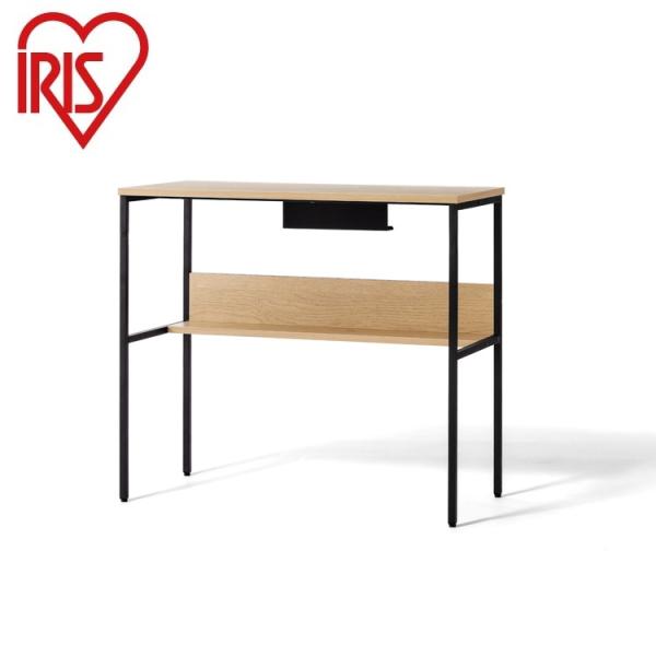 【発売日：2024年11月05日】天板には配線を通す開口部があり、PCの電源コードやLANケーブルを通して使用できます。コンセントプレート付きで配線をきれいにまとめられます。本や小物などが収納できる棚板付きです。背板があるため書籍も置けます...