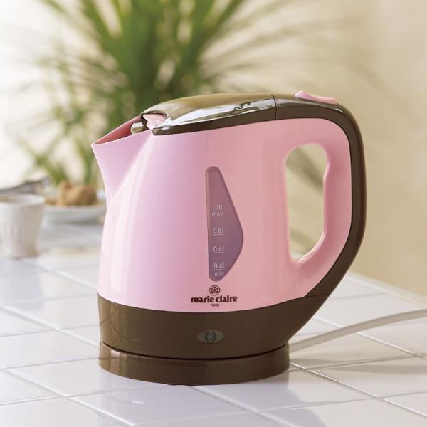 【発売日：2024年02月21日】欲しい分だけサッと沸かせる電気ケトル。◎沸騰すると自動的に電源が切れるので無駄な電気を使わず、安全。◎本体はコードレスタイプなのでコードが絡まずお湯を注げます。◎大きな窓は一目で湯量を確認できます。【商品内...