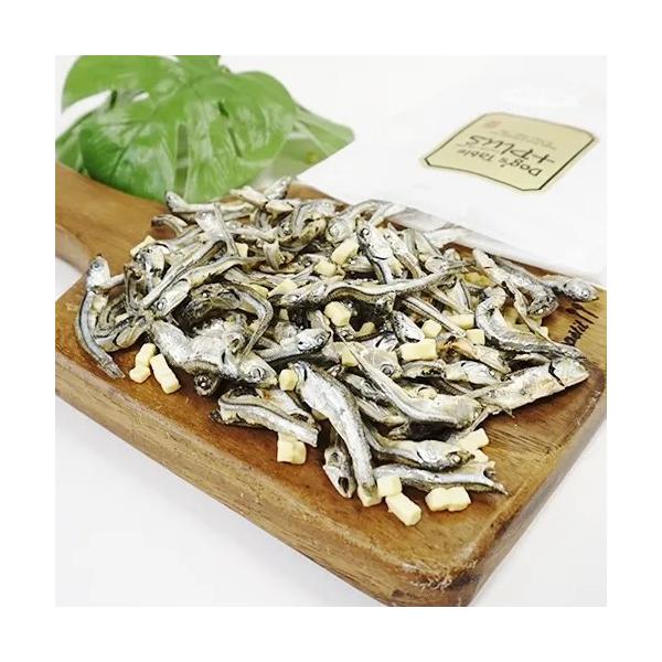 【発売日：2024年11月19日】【商品説明】小粒のプロセスチーズと天日干しした減塩煮干しのおやつ。チーズの香りで一層美味しく食べられます♪煮干しは、高知県沖で捕獲・水揚げ後、新鮮なうちに真水で一気に炊き上げ、その後天日干しで仕上げます。そ...