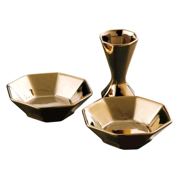 【発売日：2025年11月04日】縁起がよいとされる八角のお皿とお塩を八角錐の形に作れるカップのセットです。お皿に盛り付けて玄関先や家の入り口に左右両方に置いてください。八角錐（径4.5×7.5cm）×1、皿（径9.5×3cm）×2磁器