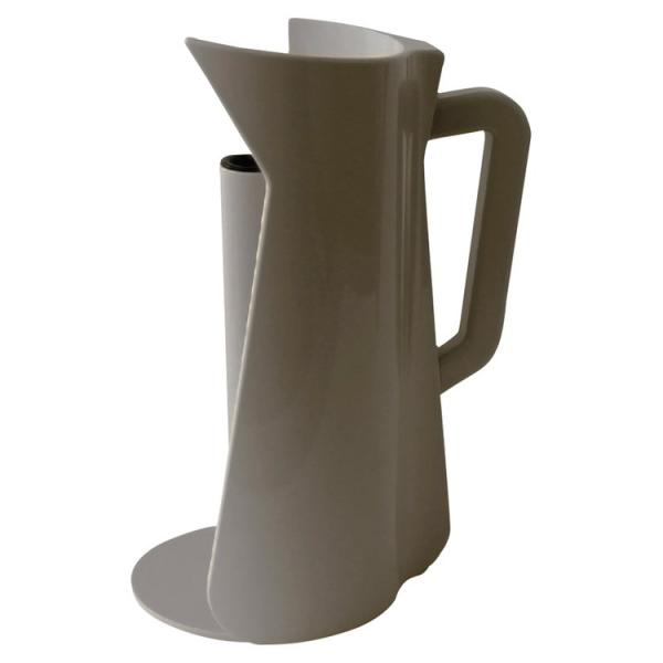 【発売日：2025年11月04日】水差しの形状をしたユニークなキッチンペーパーホルダーです。心棒にはフラワーベースが内蔵されており、花を添えてキッチンに彩を与えてくれます。海外製の大きなキッチンペーパーにも対応しています。トイレットペーパー...