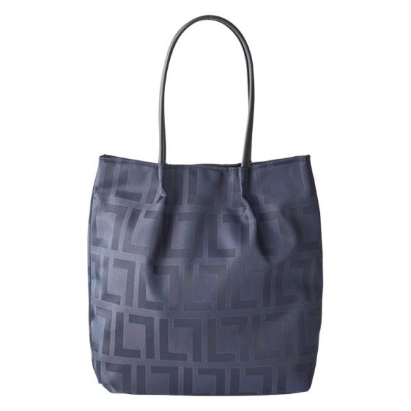 【発売日：2025年11月04日】桐生織の始まりは古く奈良時代にまで遡り、勝利の象徴とされる旗絹が桐生織であることから縁起の良い織物とされてきました。見る角度によって光沢に差が生まれる艶やかな生地は丈夫で軽く耐久性にも富みます。マグホック開...