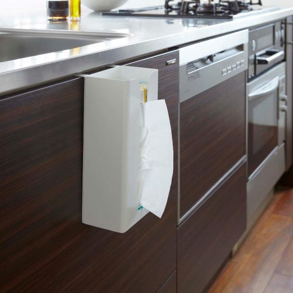 【発売日：2018年08月28日】山崎実業 ポリ袋＆キッチンペーパーホルダー プレート ホワイトJANコード：4903208079822◆戸棚下やキッチン扉に！　使い方はアイデア次第！　吊り下げ戸棚とキッチン扉の2つの場所で使える2ウェイホ...