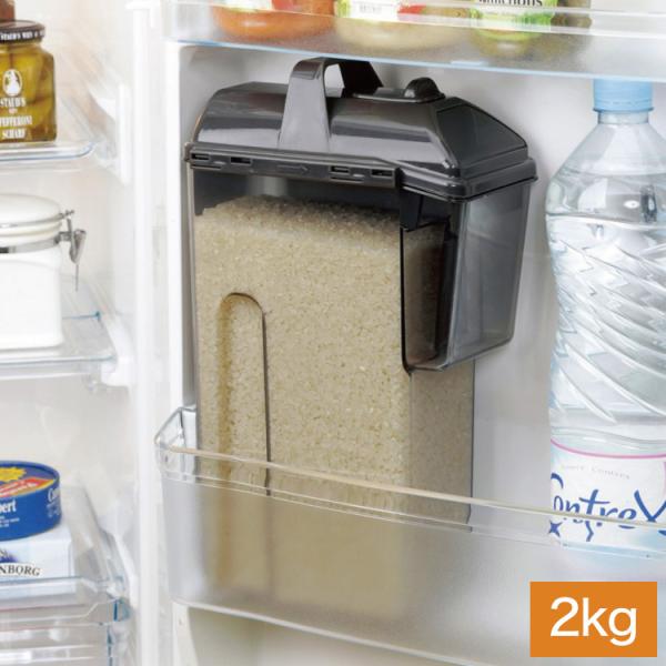 【発売日：2022年06月23日】【商品説明】冷蔵庫のドアポケットや野菜室に入れられる少人数のご家庭向けのコンパクトな米びつです。【サイズ】11×19×32cm【商品重量】450g(容量約13合、2.4L)【材質】本体/ステンレス刃物鋼、ハ...