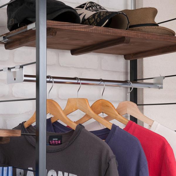 【発売日：2025年09月05日】ヴィンテージな風合いの棚板を使用した『Radi』ラディシリーズ用追加ハンガー。突っ張り式で高い位置まで棚板をセットできるタワー型。棚板を10cm間隔で好みの位置に自由にセットできる楽しい家具。ディスプレイ空...