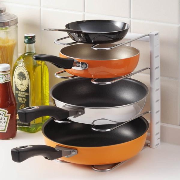 【発売日：2018年03月23日】【商品サイズ】幅20×奥行23.3×高さ32.8cm【生産国】日本【材質】支柱：ABS樹脂、棚枠：鉄線（クロムめっき）、脚ゴム：ウレタンフォーム【商品説明】フライパンを重ねずに取出しやすく収納できます。フラ...