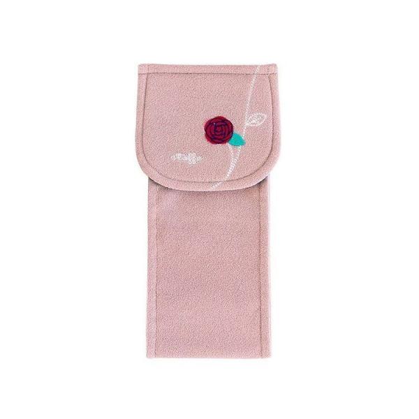 【発売日：2022年06月20日】あたたかな北欧風デザインのペーパーホルダーカバー。植物のツルや葉に大胆な花のアップリケで、センスアップしたデザイン。ホルダー下部にスペアを１ロールストックできるタイプ。サイズ（約）幅17×奥行34×厚み0....