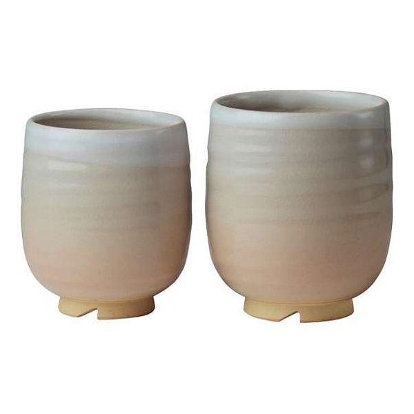 【発売日：2026年01月22日】●大(容量＝約280ml)・小(容量＝約220ml)各1素朴で柔らかな色合い。使い込むほどに色の移ろいが楽しめます。素朴で柔らかな色合い。使い込むほどに色の移ろいが楽しめます。●陶器(萩焼)●現品(大)約8...