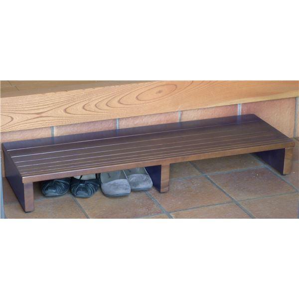 【商品名】 玄関床/玄関台 【幅：約120cm】 木製 アジャスター付き 靴収納可 ダークブラウン 【完成品】 【ジャンル・特徴】 げんかん台 ふみ台 ステップ ステップボード 靴収納付き 隙間収納 すき間収納 げんかんだい ふみだい 生活...