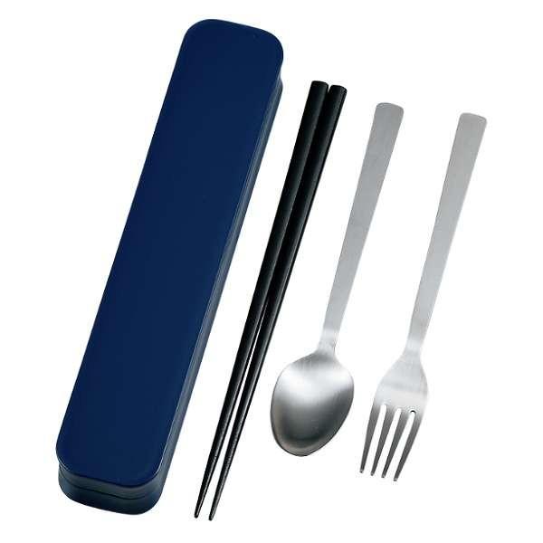 【発売日：2026年02月05日】【商品説明】スタイリッシュなカラーが魅力のトリオセットです。飽きのこないシンプルなデザインで男女問わずお使いいただけます。お箸・スプーン・フォークが全て揃っているので食事によって使い分けられて便利です。食洗...