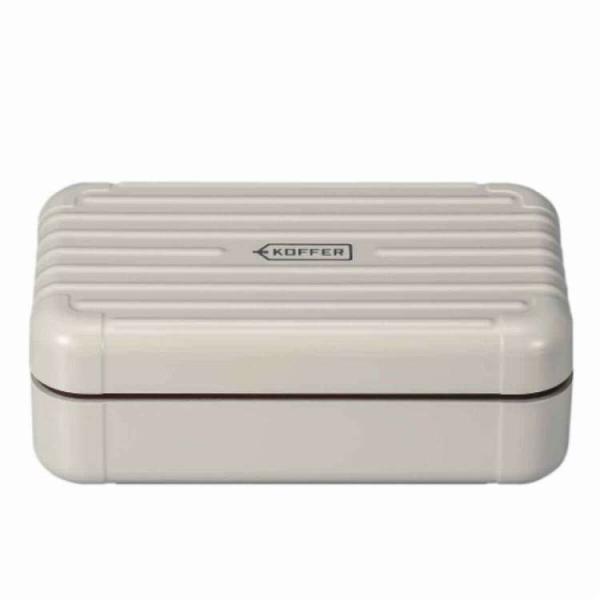 【発売日：2026年02月05日】【商品説明】ランチタイムに旅気分を味わえるスーツケース型1段弁当箱 中蓋がドーム型で盛り付けが崩れない 取り外し可能な仕切りを活用して様々なメニューに対応 持ち運びに便利なランチベルト付き 保冷剤やふりかけ...